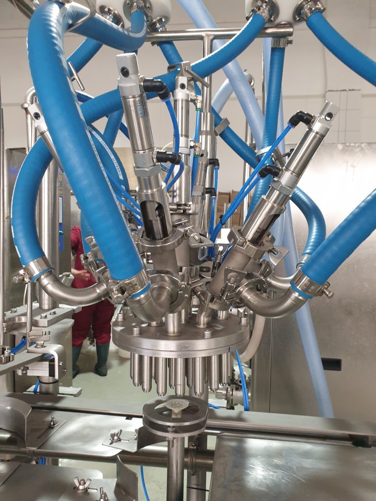 Teknomatic ice cream cake doser - automatic ice cream decoration