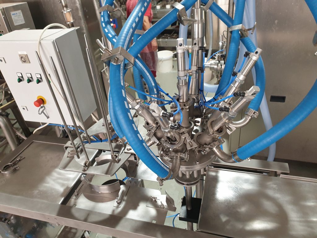 Teknomatic ice cream cake doser - automatic ice cream decoration